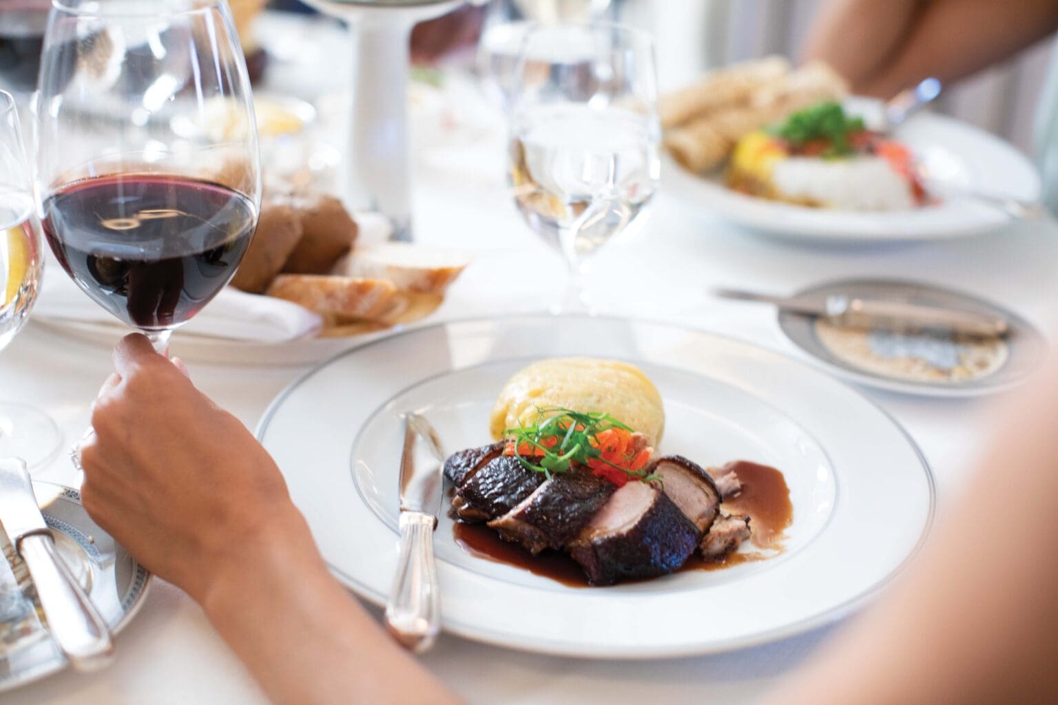 A GUIDE TO DINING ON REGENT SEVEN SEAS CRUISES | anawhiteluxurytravel.com
